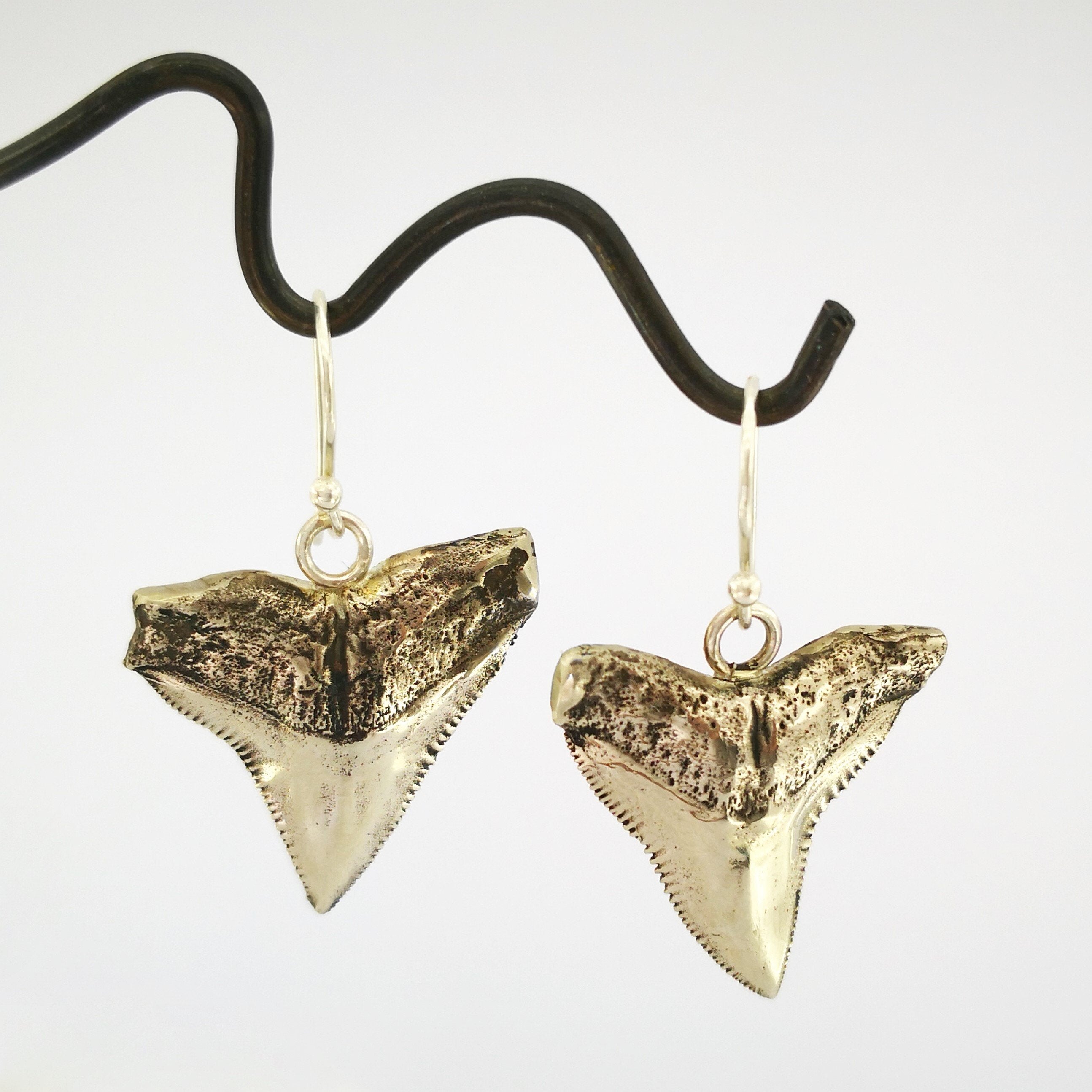 Mako Tooth Earrings - White Bronze – Mason and Collins